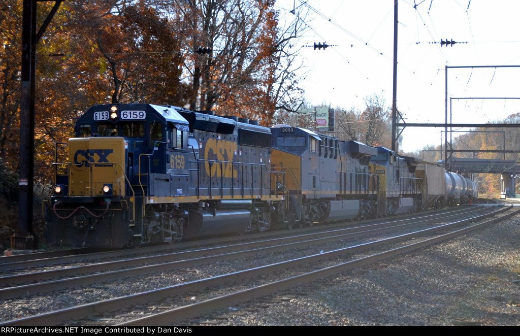 CSX GP38-2S 6159 leads Q410-14